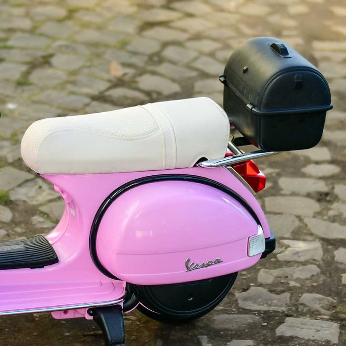 Scuter electric Piaggio Vespa PX150 cu roti moi si scaun tapitat, Pink ...