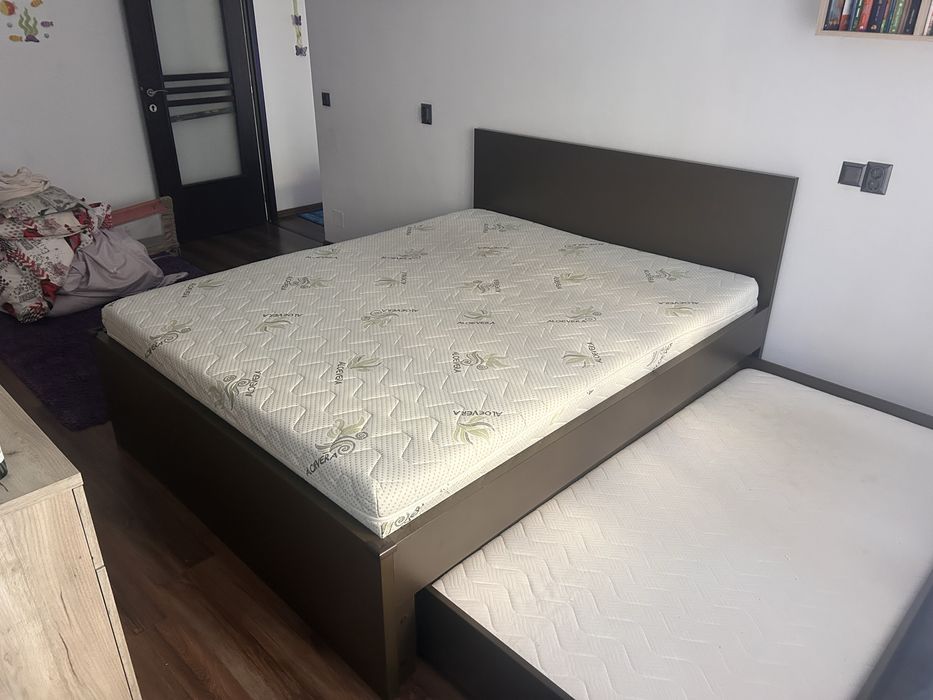 Pat dormitor extensibil cu 2 saltele Baciu • OLX.ro