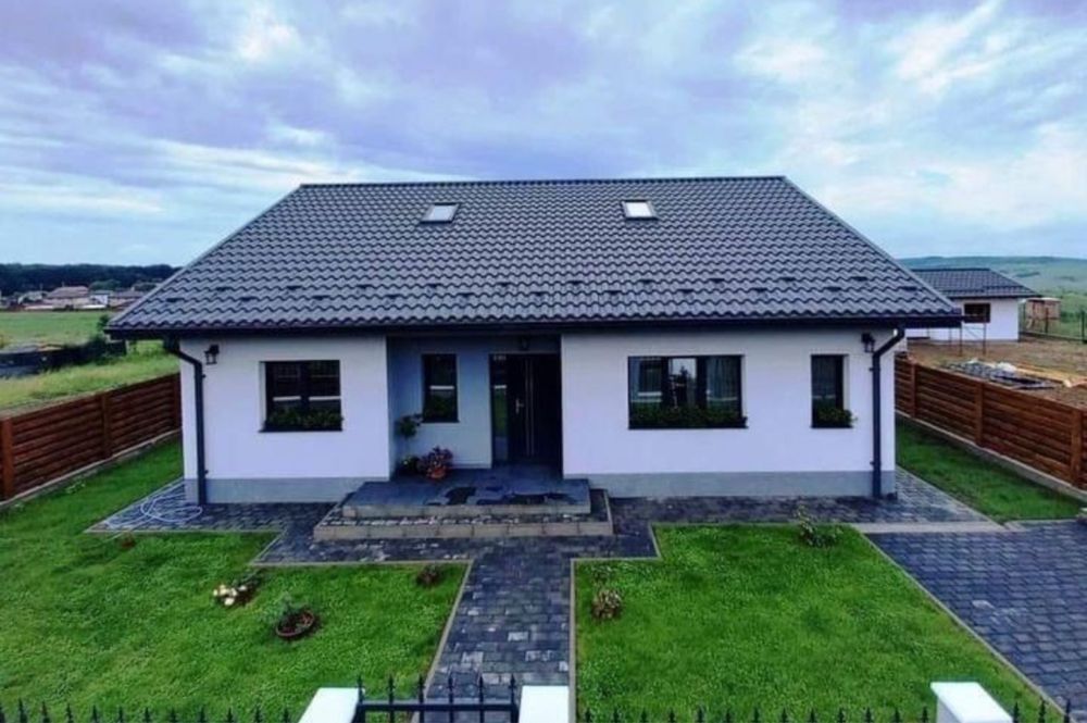 Construim case din panouri Sandwich termoizolate Harlau • OLX.ro