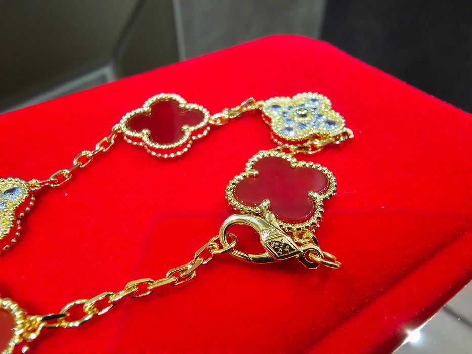 Van Cleef & Arpels VCA Gold Red Alhambra 5 Motifs Clover Дамска Гривна ...