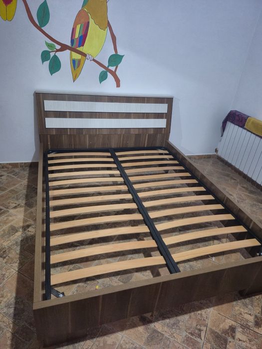Pat dublu modern de vânzare cu o structura solidă și design atractiv ...