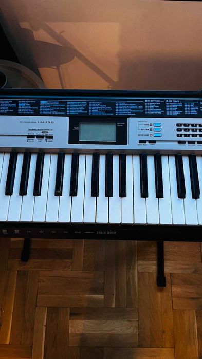 Синтезатор / Електрическо Пиано Casio LK 136 + стойка гр. София Редута ...