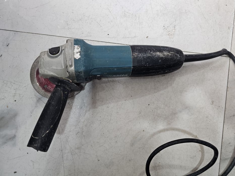 Ъглошлайф Makita GA5030, 720 W, 11000 об/мин, 125 мм гр. Варна Автогара ...