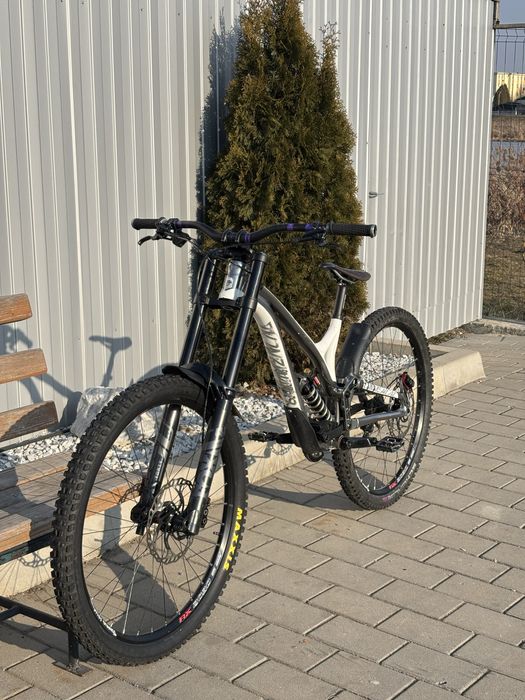 Commencal supreme dh v4 Targu-Mures • OLX.ro