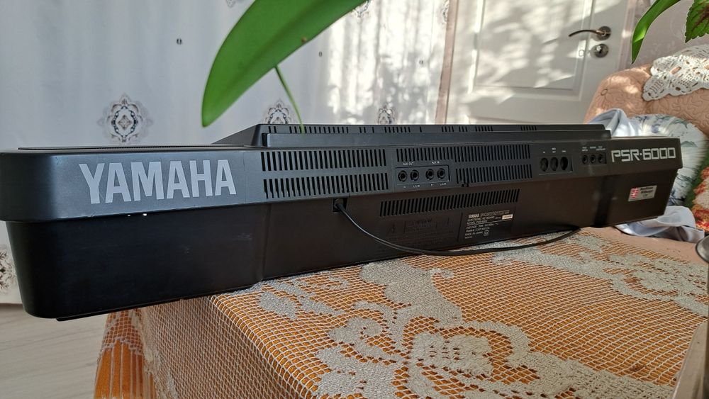 Vînd orgă yamaha psr 6000 arată bine și funcționează foarte bine e ok ...