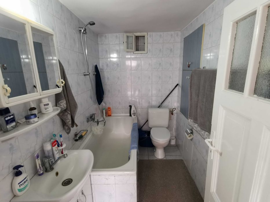 Casa de vanzare, cu 6 camere. Reghin • OLX.ro