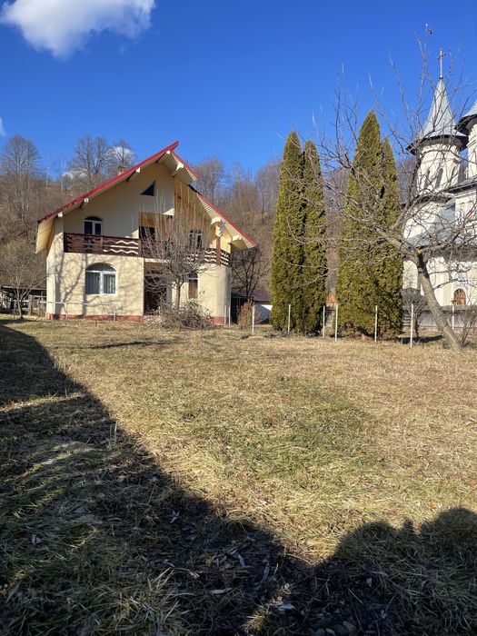 Casa de vanzare la munte Bradu • OLX.ro