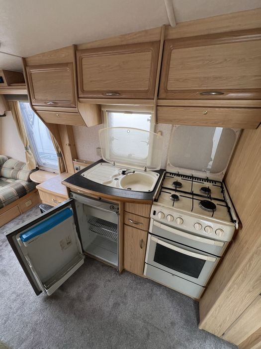 Rulota Abey Inmatricula 3/4 pers Cort Brasov • OLX.ro