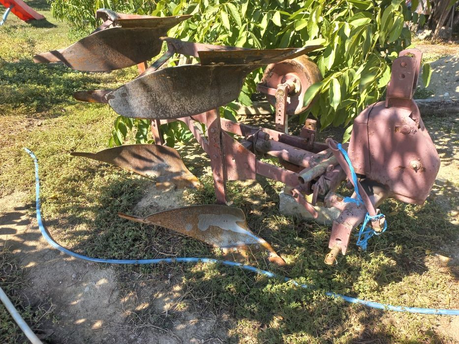 Plug reversibil cu 2 brazde Brezoaia • OLX.ro