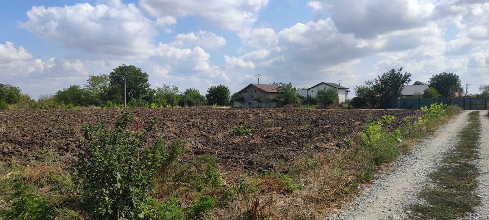 Vând teren pentru casă Postavari • OLX.ro
