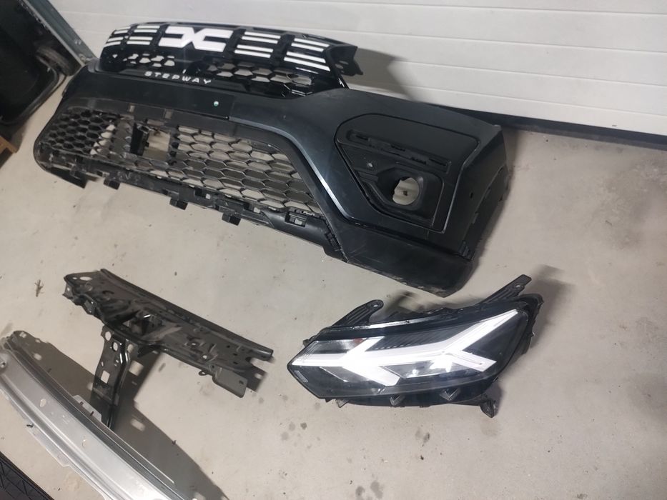 Bara fata , far stânga , trager ,traversa Sandero stepway 2021-2023 Bascov • OLX.ro