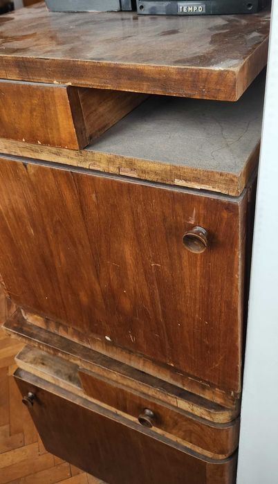 DONEZ Mobila veche: 2 dulapuri, 1 comoda, 2 noptiere, 1 somiera ...