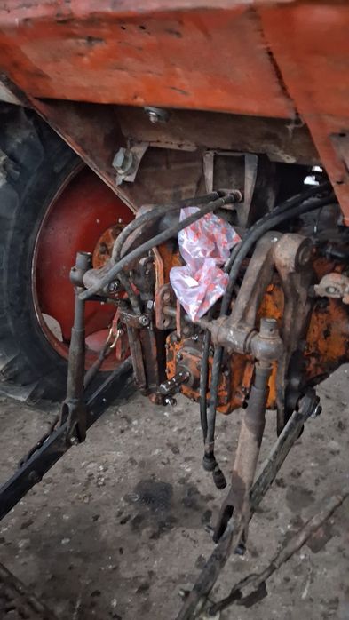 Tractor universal 650 Slatina • OLX.ro