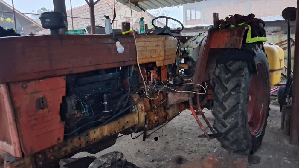 Tractor universal 650 Slatina • OLX.ro