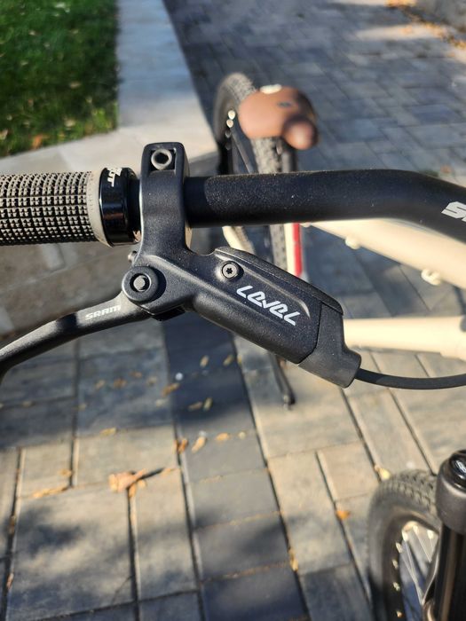 Bicicleta Street-Dirt Pivot Cycles POINT Bucuresti Sectorul 6 • OLX.ro