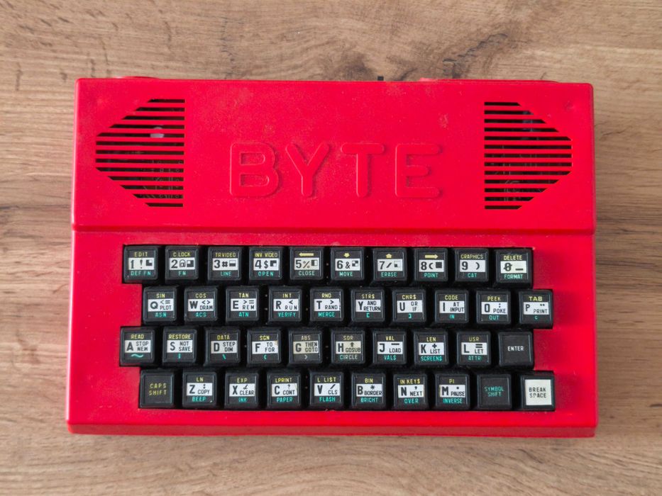 Computer retro sovietic / moldovenesc BYTE - clonă ZX Spectrum Oradea ...