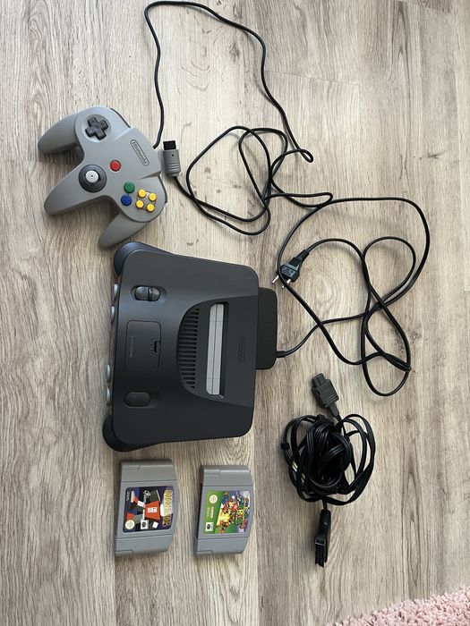 Nintendo 64 + 2 jocuri Gherla • OLX.ro