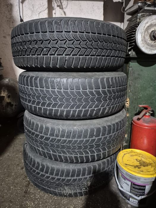 Jante cu anvelope iarna Dacia Duster 215 65 16 Mioveni • OLX.ro