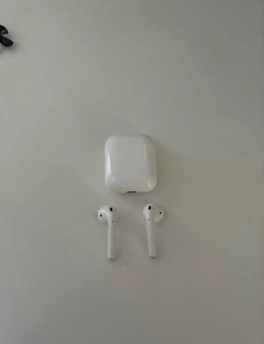 Casti Apple Airpods 2 originale cu defect Cluj-Napoca • OLX.ro