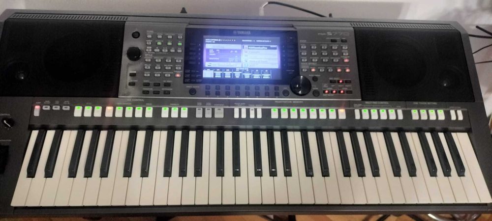 Vand yamaha psr s770 Brasov • OLX.ro