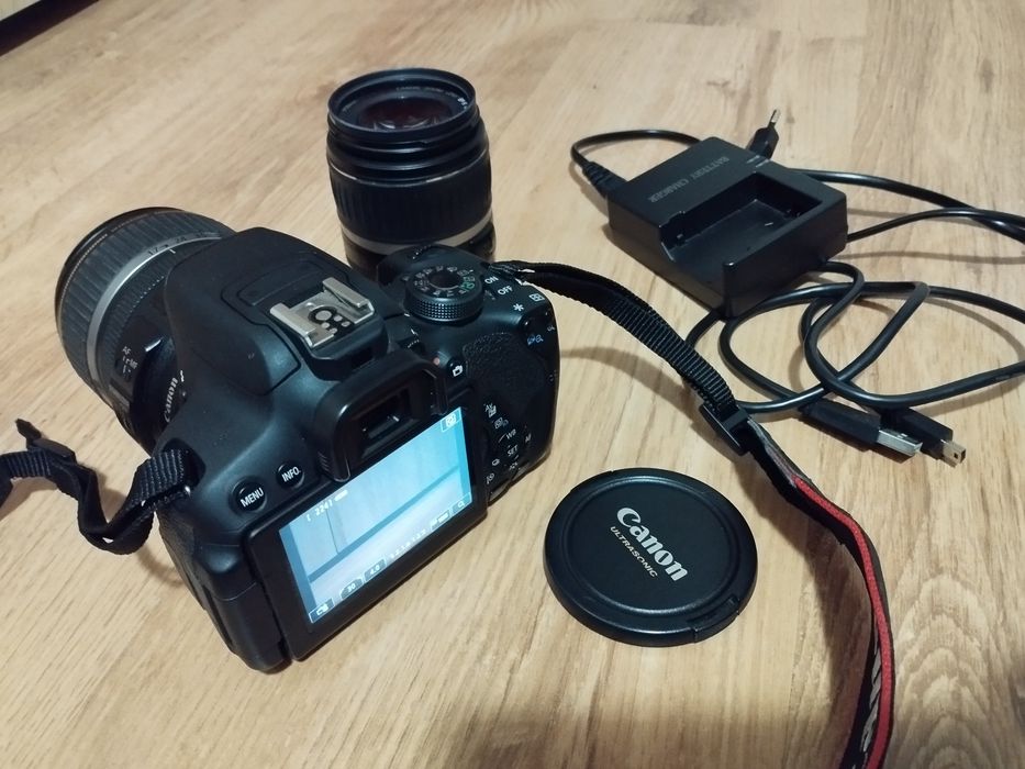 Aparat foto DSLR Canon EOS 700D cu două obiective si geantă Horezu • OLX.ro