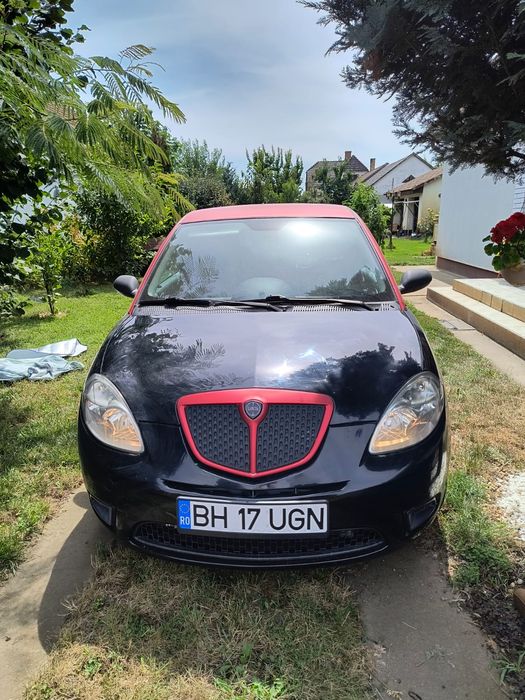 Lancia Ypsilon 1.2 camera marșarier, intretinuta, accente rosii Oradea ...