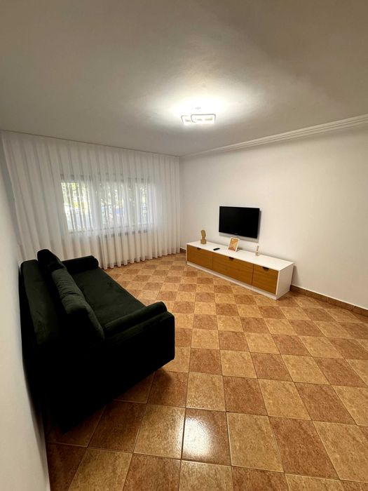 Inchiriez apartament 3 camere zona Dorbob Sfantul Apostol Andrei Oradea ...