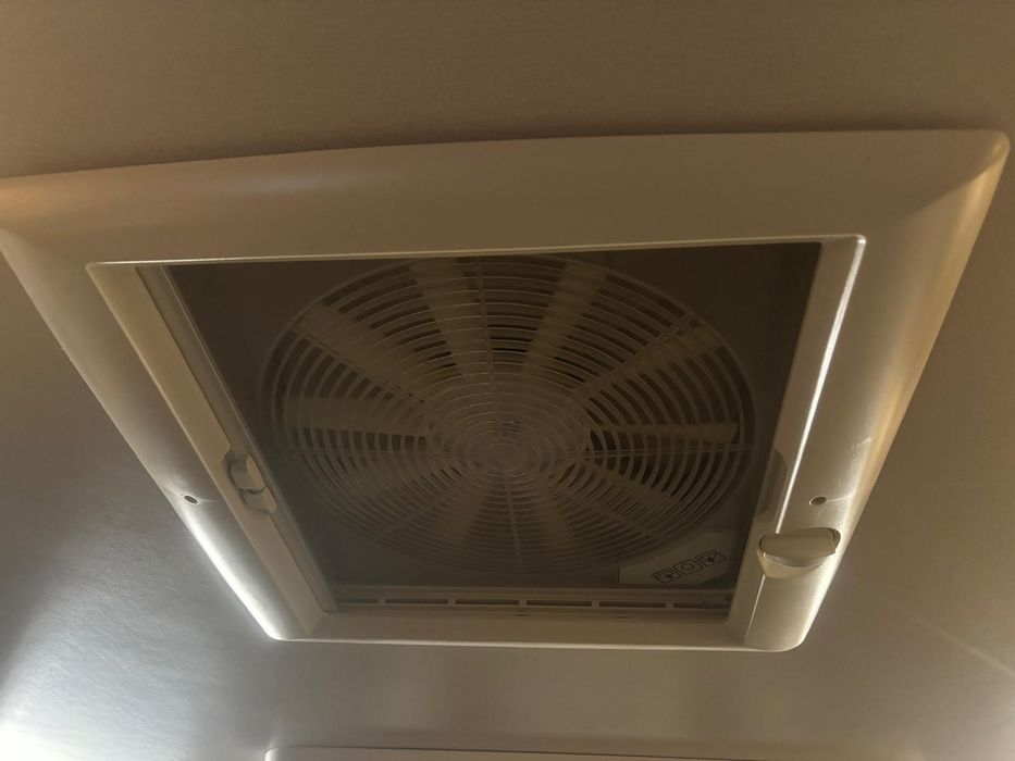 Trapa 40x40 pentru acoperis rulota/ autorulota THULE cu ventilator ...