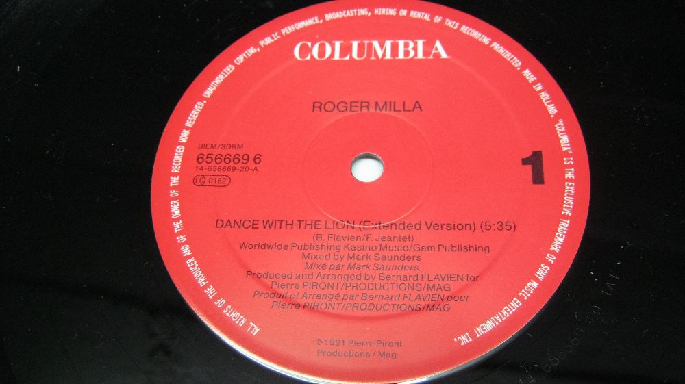 Disc vinil,Roger Milla-Dance with The Lion,Maxi,1991. Arad • OLX.ro