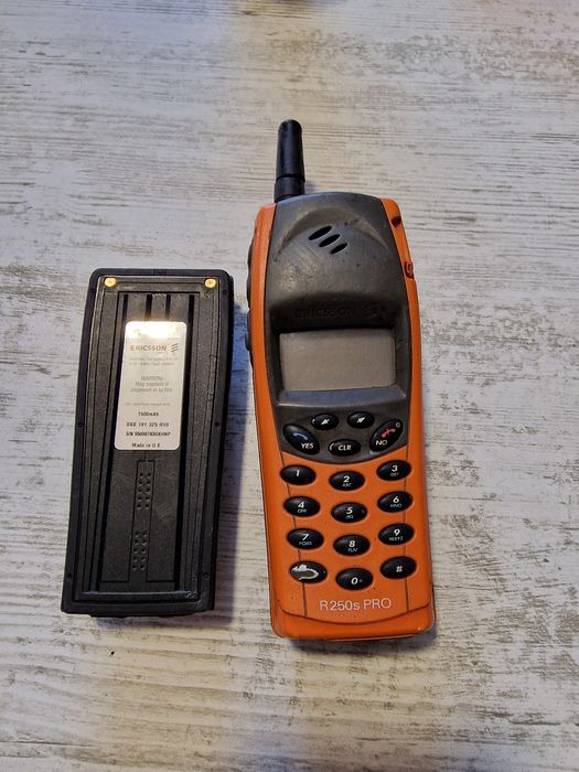 Продавам ретро тел за колекция Ericsson r250 pro гр. София 7-ми 11-ти ...