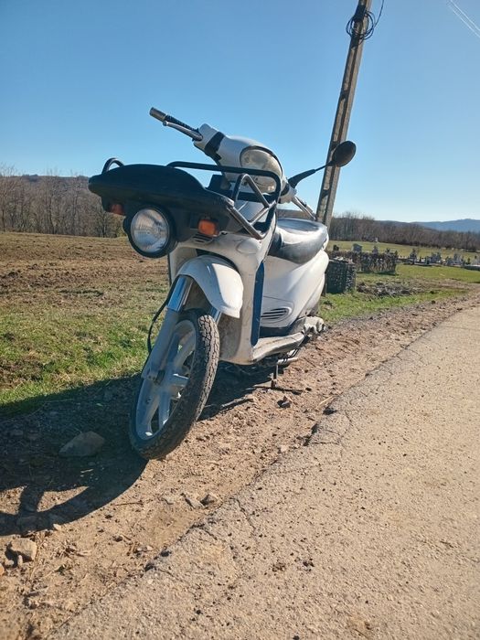 Vând scuter Liberti 125cc în stare perfecta lipsa o oglinda Ciocotis ...