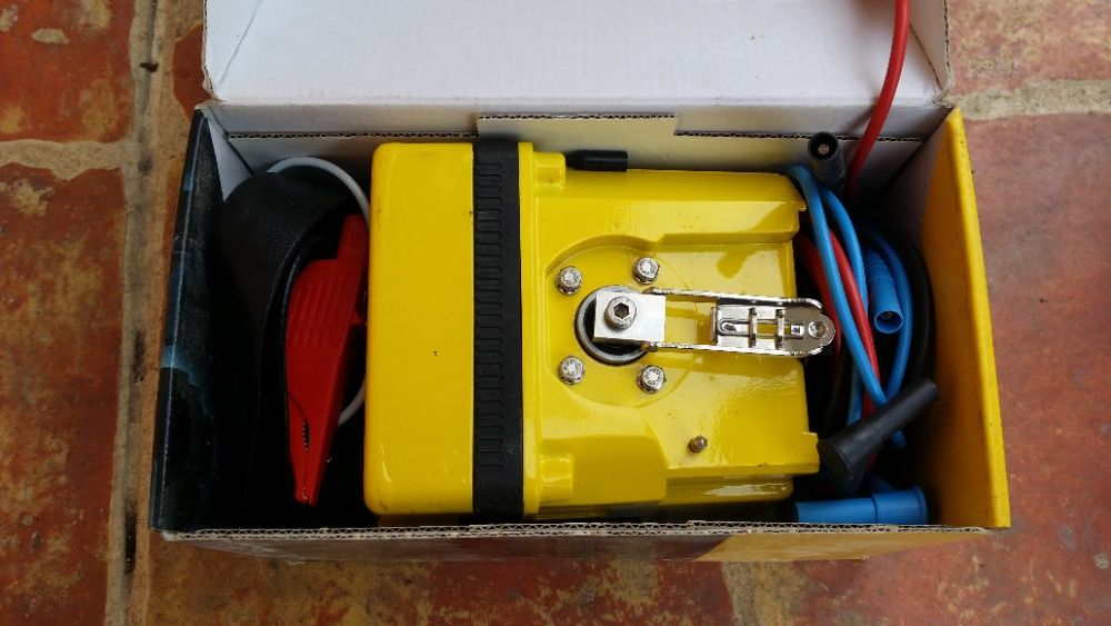 Aparat masura Megohmetru NOU tester izolatie profesional Chauvin Arnou ...