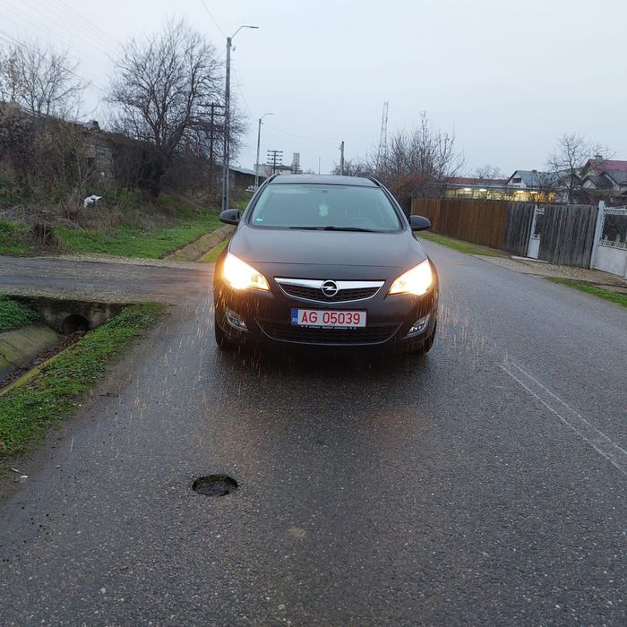 Vând Opel Astra J Parvu Rosu • OLX.ro