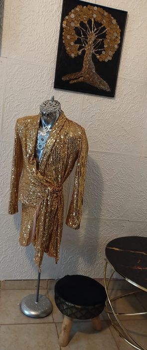 Rochie noua ZARA tip sacou paiete aurii Constanta • OLX.ro