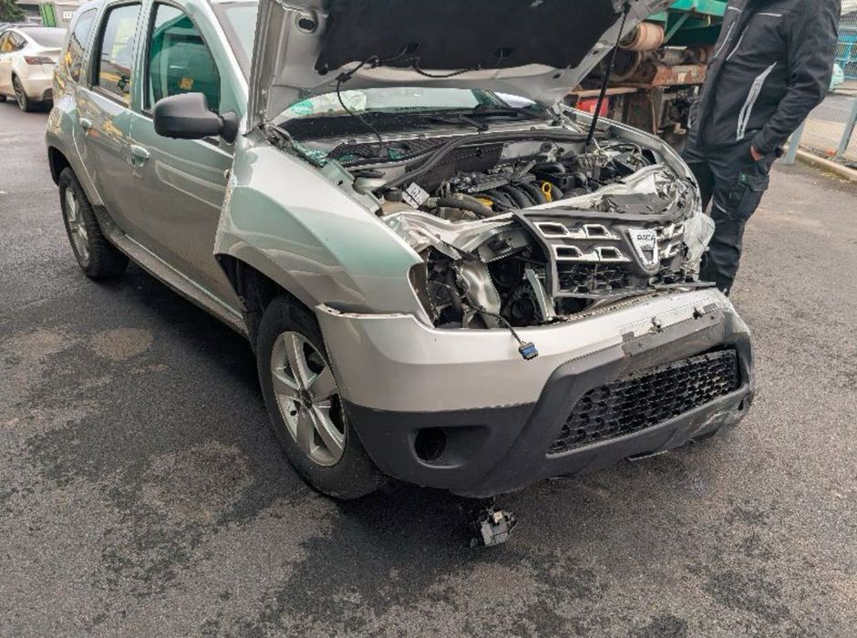 Vind doua dacia duster avariate Apahida • OLX.ro