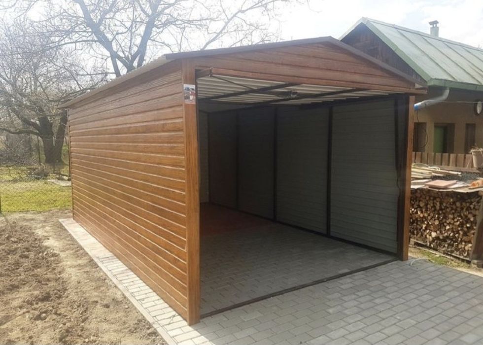 Garaje auto din structura metalica si panou sandwich termoizolant, dim ...