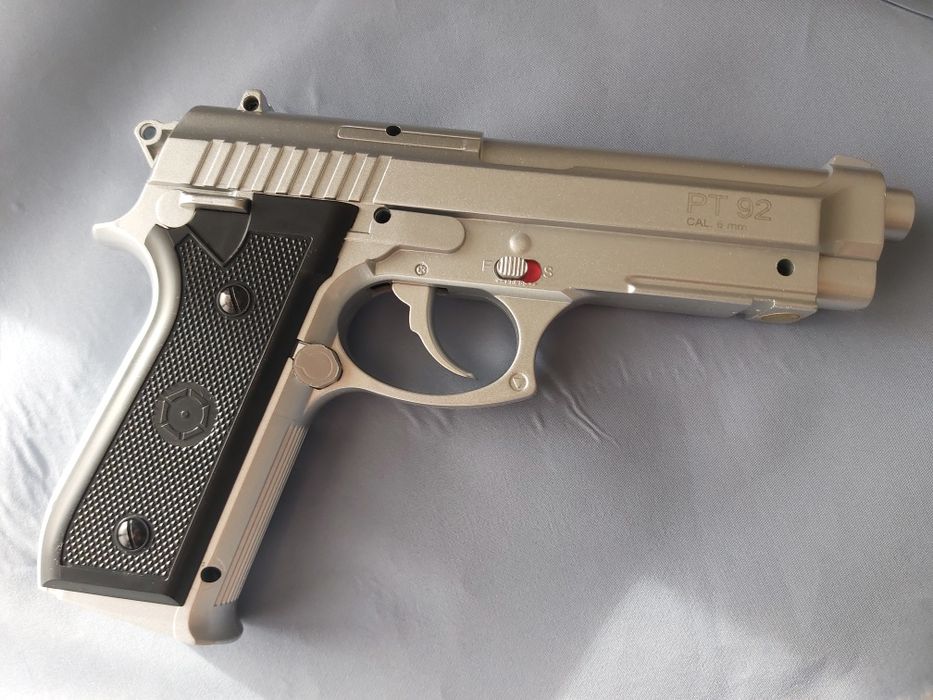 Bereta cel mai puternic pistol airsoft GNBB CO2 cu set complet NOU ...