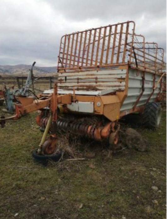 Remorca de adunat fân Plaiesii de Sus • OLX.ro