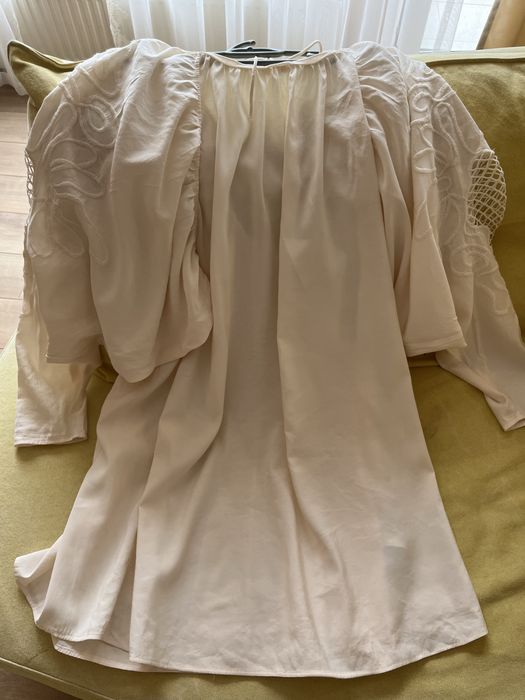 Рокля на hm в бежов цвят гр. Горна Оряховица • OLX.bg