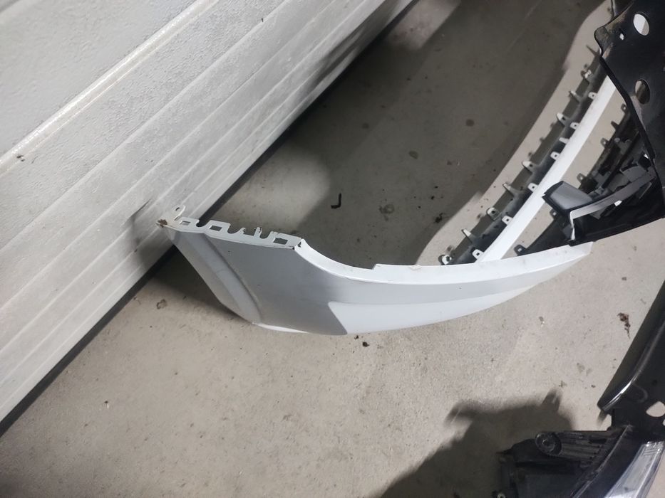 Bara fata , faruri, aripa stângă , trager ,traversa Logan 2021-2022 ...