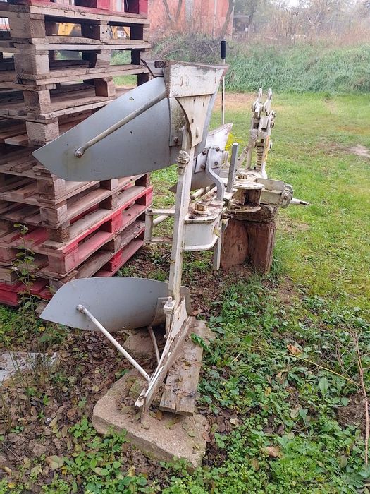 Plug reversibil cu o brazda Batar • OLX.ro