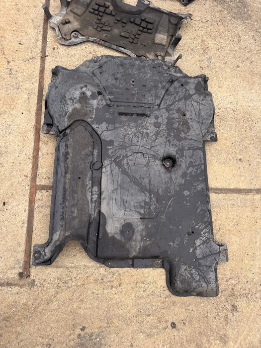 Scut motor mercedes c220 w204 a2045203323 Banesti • OLX.ro