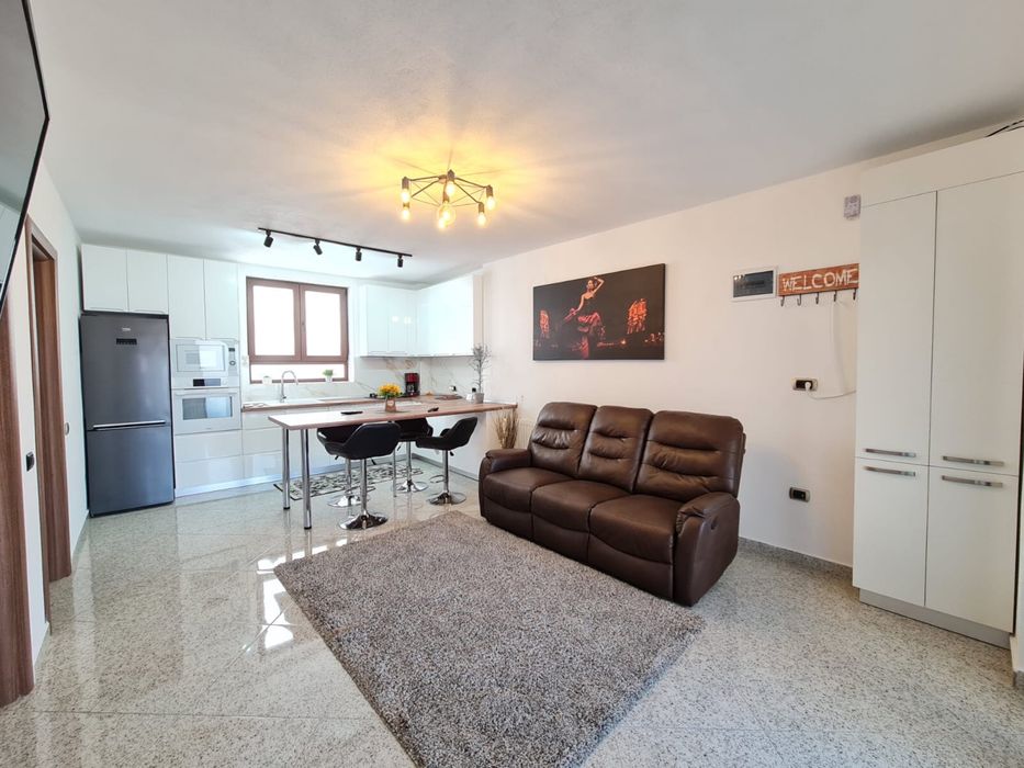 Casa cu 2 apartamente/curte privata- zona Craiter Brasov • OLX.ro