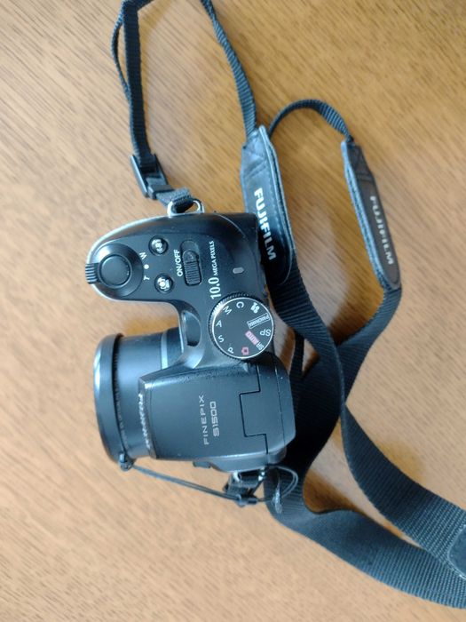 Aparat foto Fuji FinePix1500 Suceava • OLX.ro