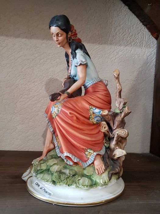 Superbe bibelouri vintage CAPODIMONTE autentice - muzicieni Gaesti • OLX.ro