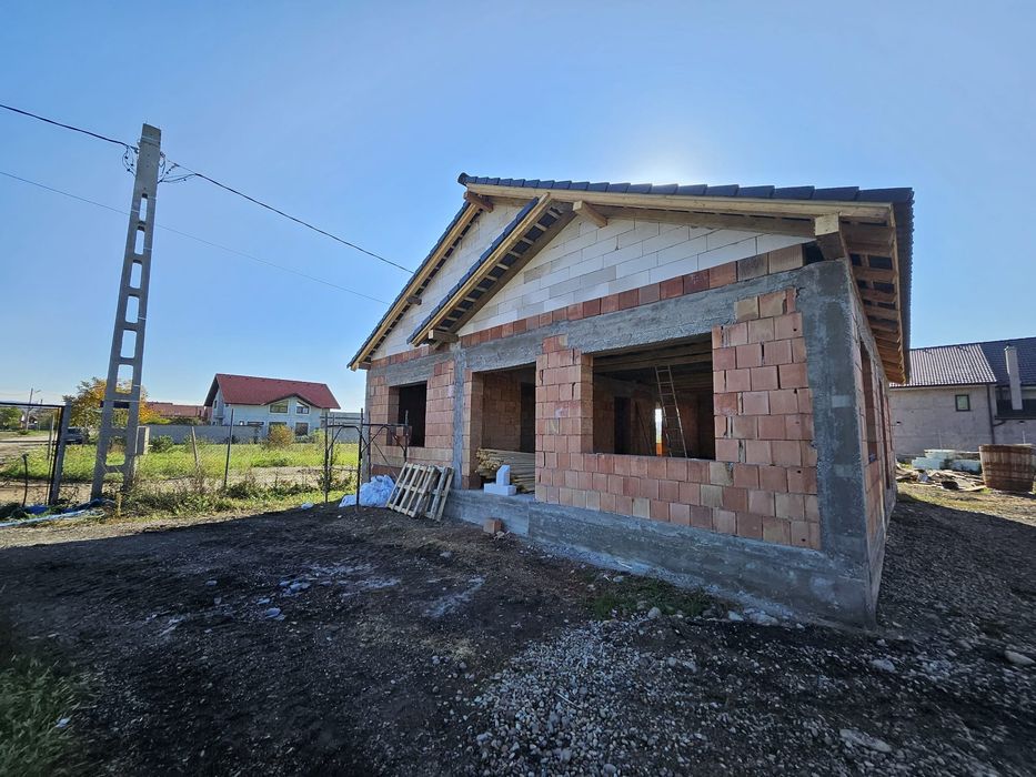 Casa de vanzare Str.Nucului Alesd Alesd • OLX.ro