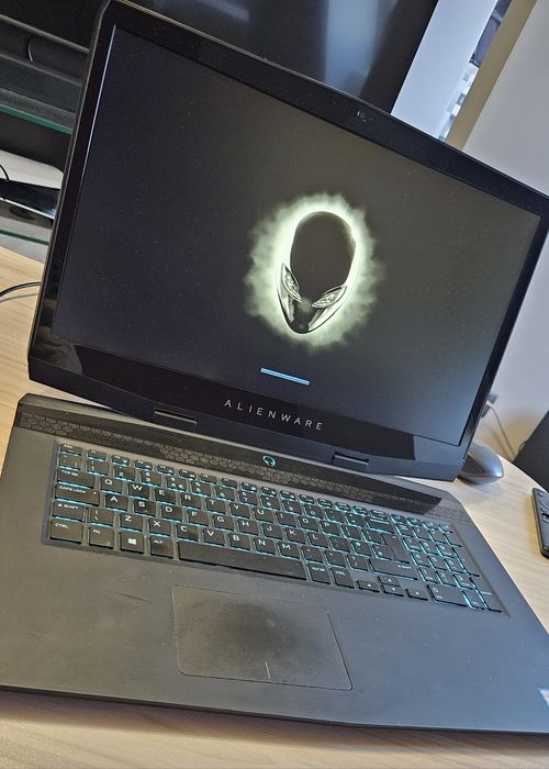 Alienware M17 Slim RTX 2060 6gb/i7-8750H/16gb/512gb NVMe гр. София Овча ...