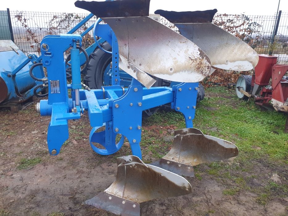 Plug reversibil hidraulic 2 brazde nou Filiasi • OLX.ro