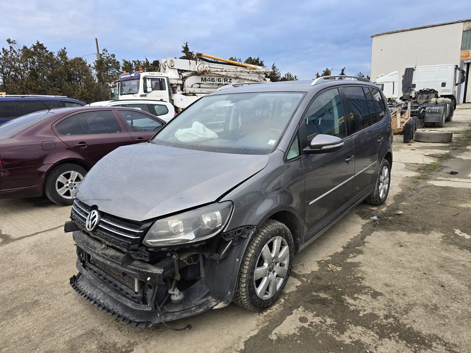 Volkswagen Touran 7 locuri AVARIAT Constanta • OLX.ro