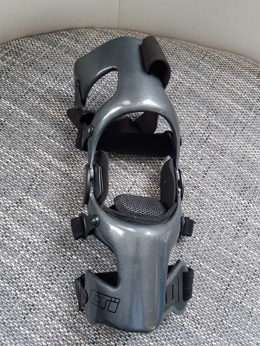 Orteză mobilă de genunchi CTi Pro Sport ptr activități fizice Oradea ...